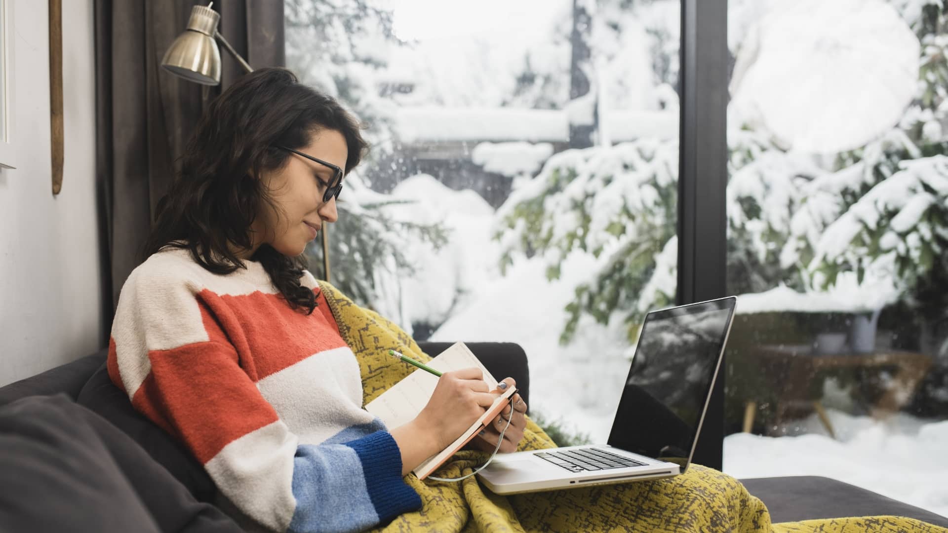 5 Holiday Budget Planning Tips | Sun Loan